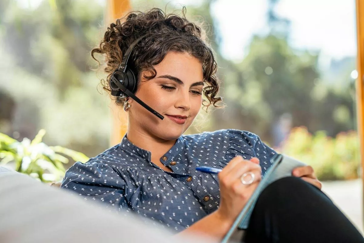Plantronics HP Poly Savi 8210 Office Wireless Headset – Ideal Headsets