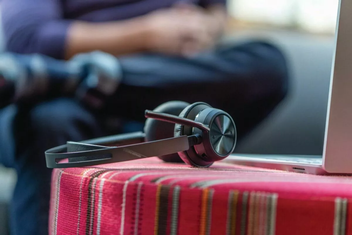 Plantronics HP Poly Voyager Focus 2 UC Stereo Headset ANC with BT700 ...